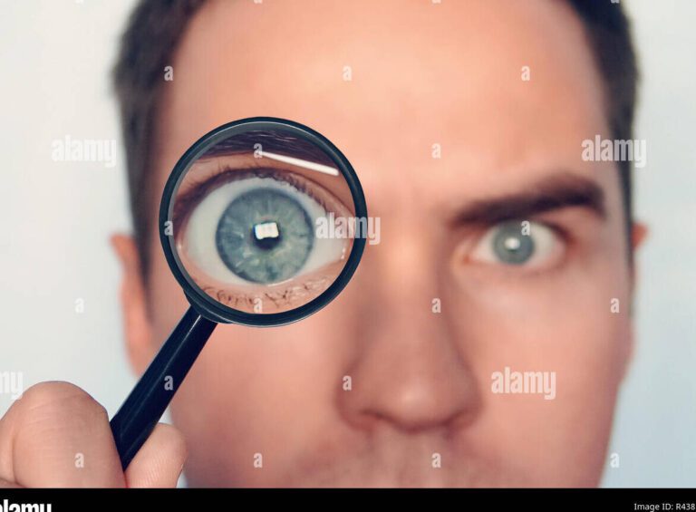 Cómo describir físicamente a una persona con detalles precisos
